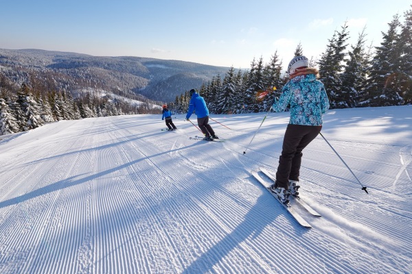 Na Rogli se je ta teden začela smučarska sezona a vseh smučišč še niso ...