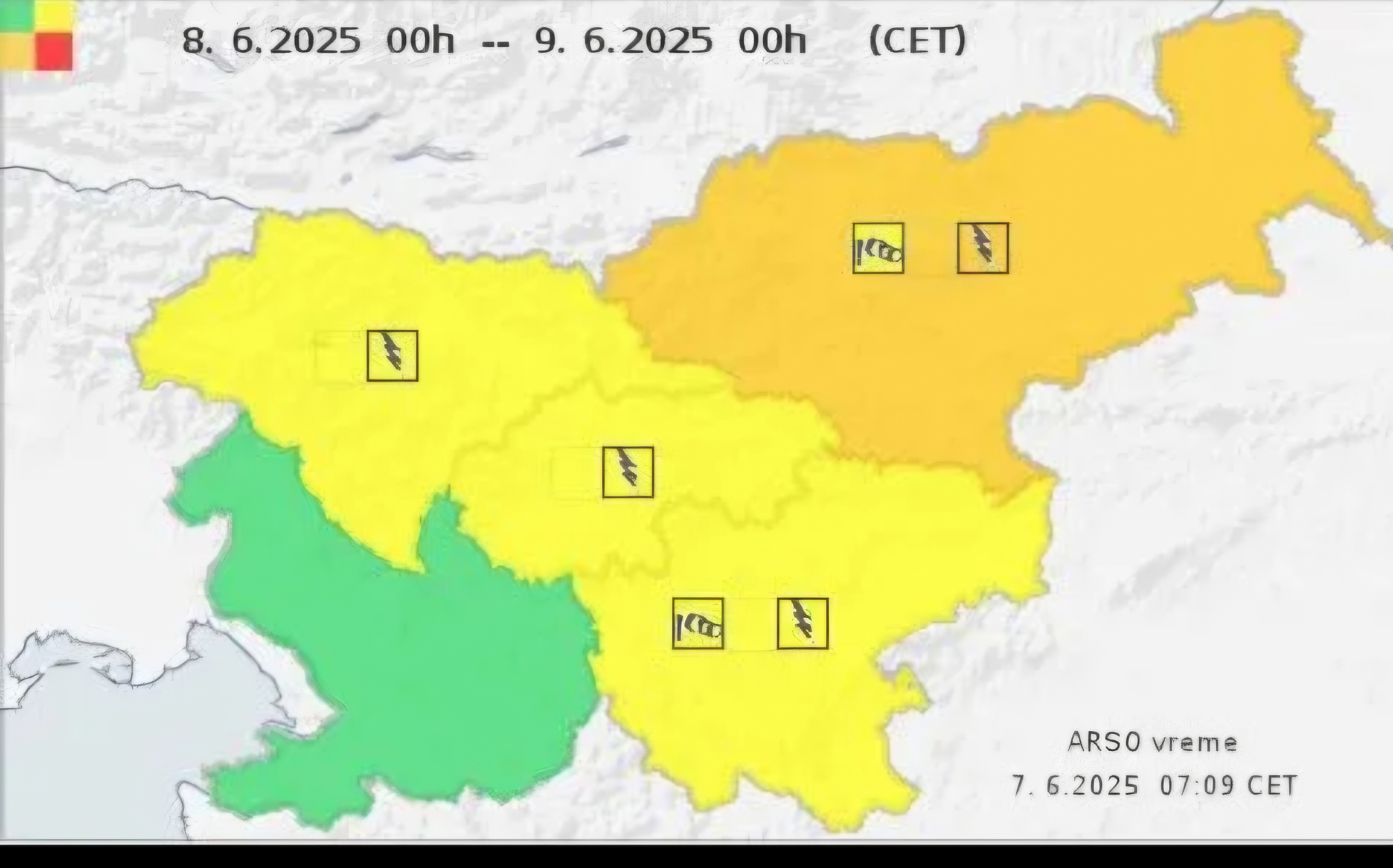 Pred prehodom hladne fronte vremenoslovci z opozorili: kje bo najhuje ...