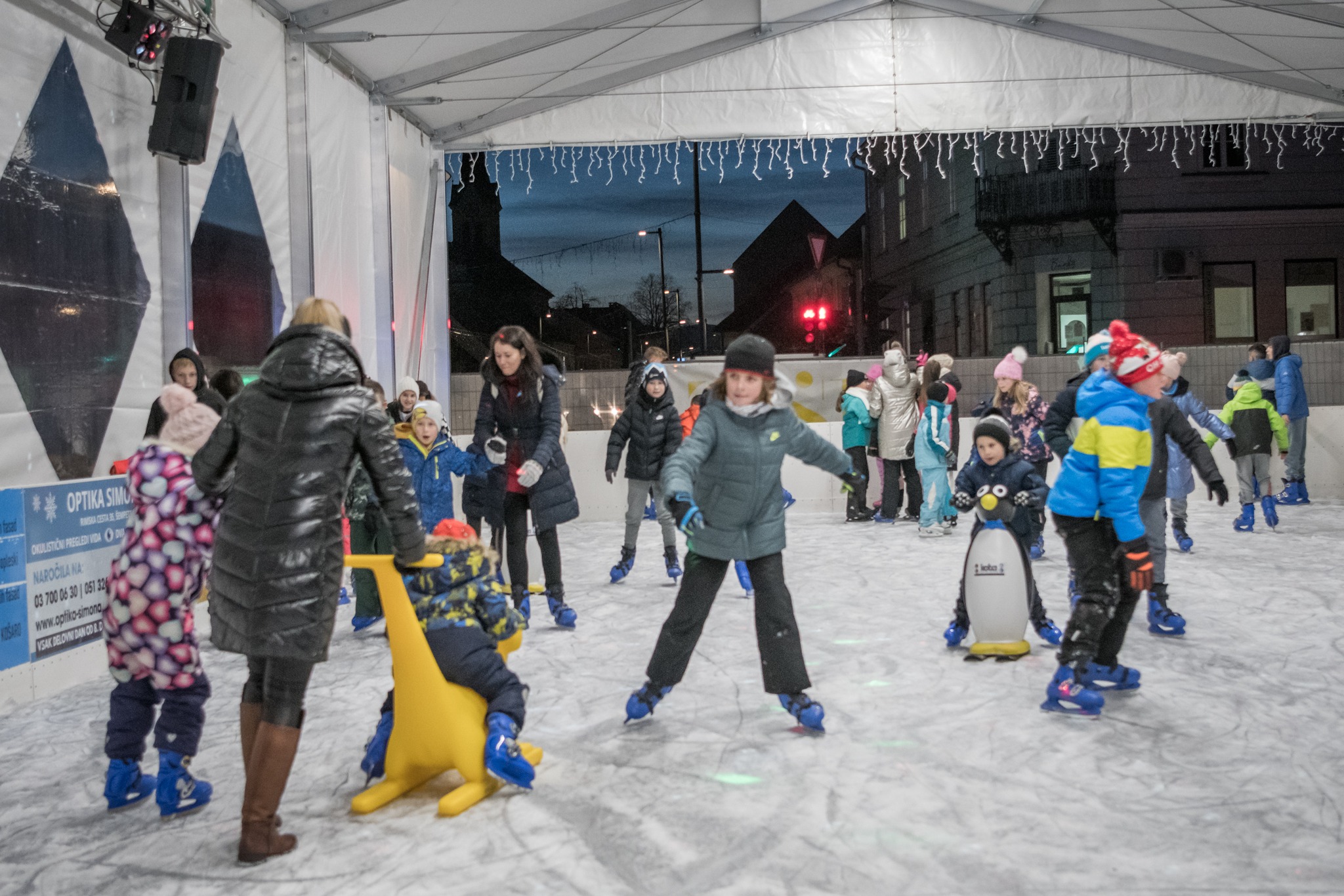 Na drsališču na Šlandrovem trgu v Žalcu boste drsali do konca meseca ...